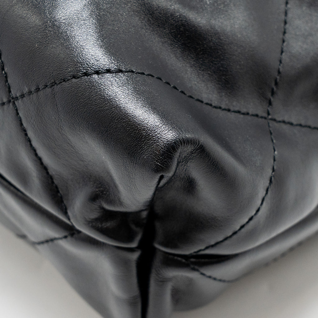 CHANEL SMALL 22 BAG SHINY CALFSKIN BLACK GHW (MICROCHIP) – Ateléra