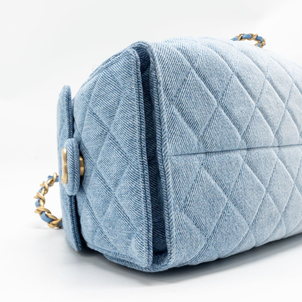 CHANEL SMALL 25 BAG WASHED DENIM LIGHT BLUE GHW (MICROCHIP) – Ateléra
