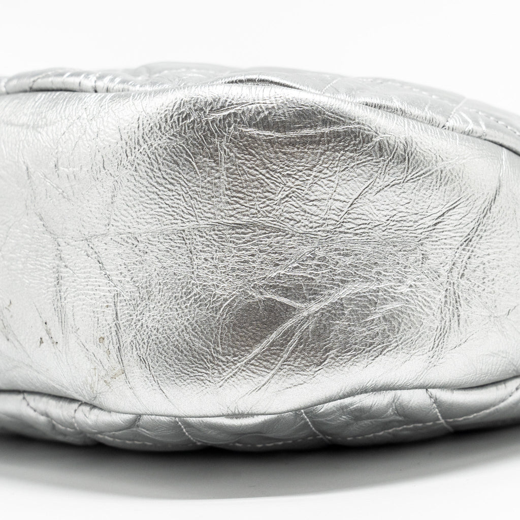 CHANEL 31 BAG QUILTED CRUMPLED CALFSKIN METALLIC SILVER SHW – Ateléra